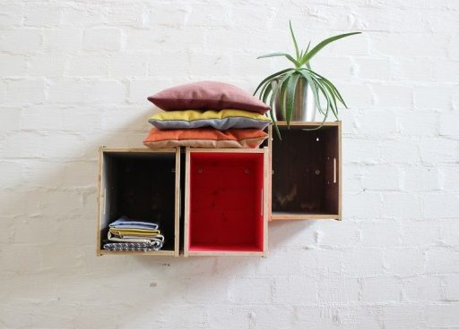 Einfach Holzkisten an der Wand befestigen | Erklärung